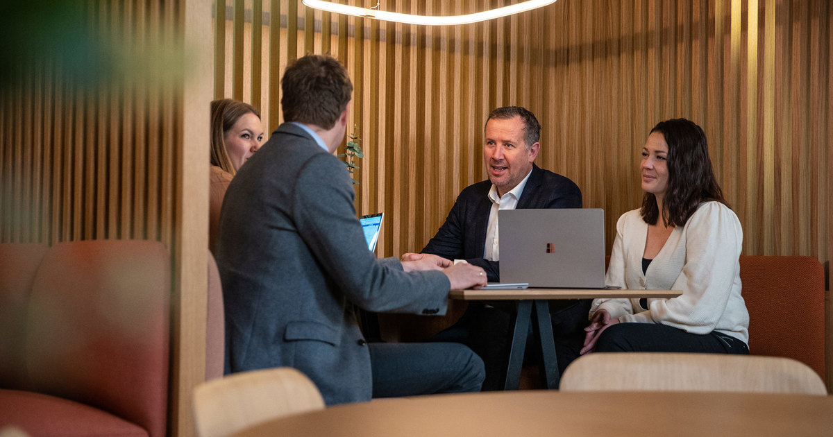 Enkelt for alle. Kraftfullt for HR. | Simployer